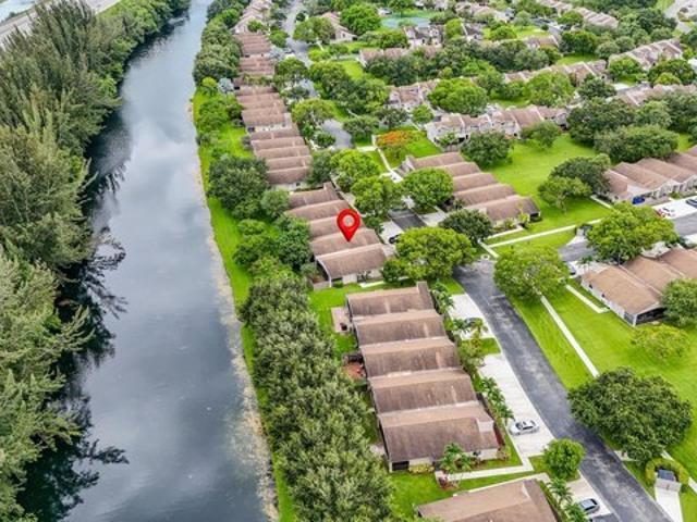 570 Woodgate Cir Unit A, Sunrise, FL 33326