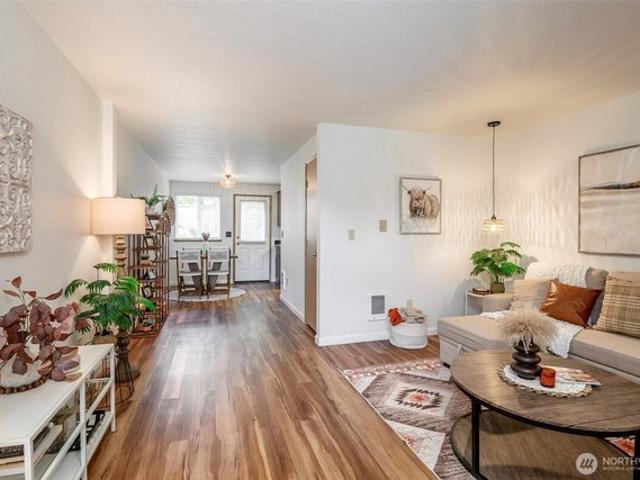 5714 99th Street Ct E, Puyallup, WA 98373