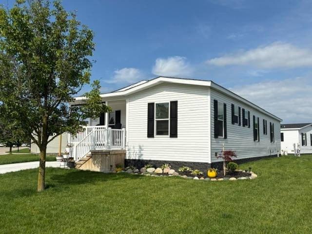 57152 S Millstone Pond Blvd, Lenox, MI 48048