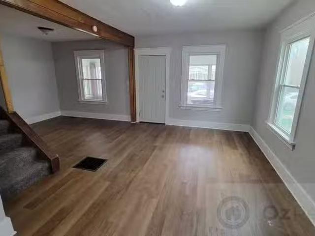 57153699 20 E Lake St