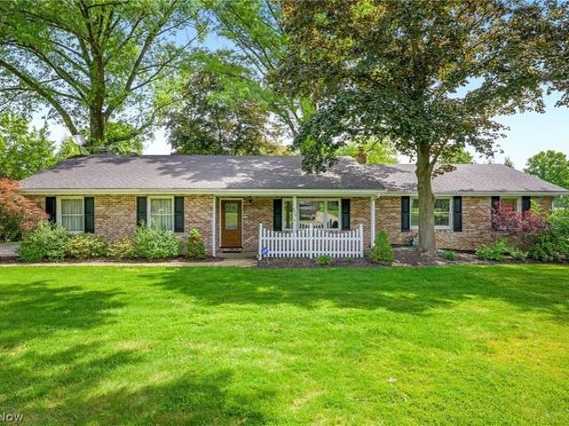 5715 Comanche St NW, North Canton, OH 44720