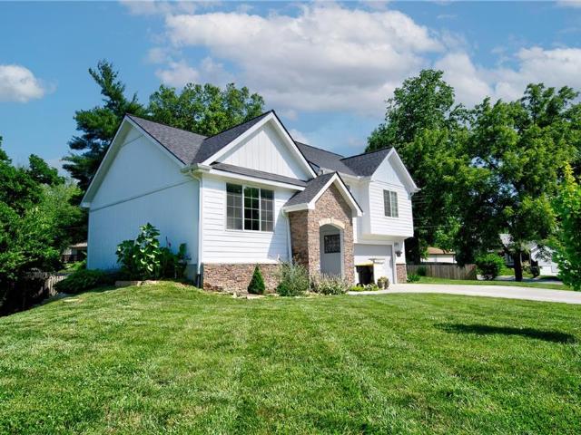 5716 NW Creekview Drive