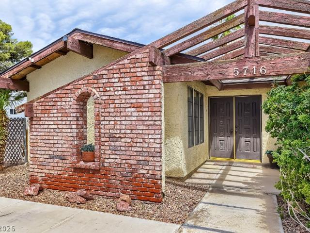 5716 Avenida Tampico