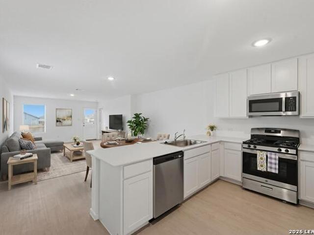 5717 Mangas Cir