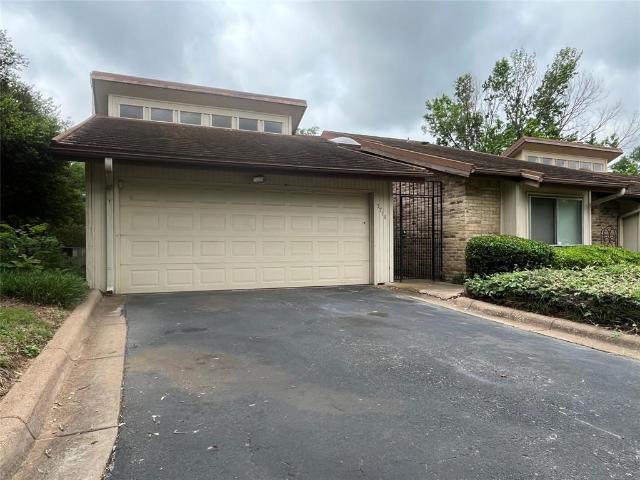 5718 Meadow Wood Ln, Fort Worth, TX 76112 | MLS #20922 | Compass