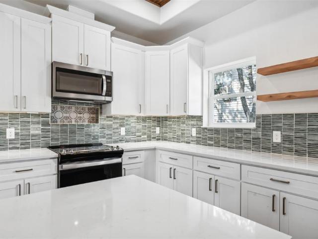 5718 barkridge Drive