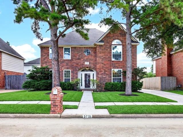 5718 Henniker Dr, Houston, TX 77041