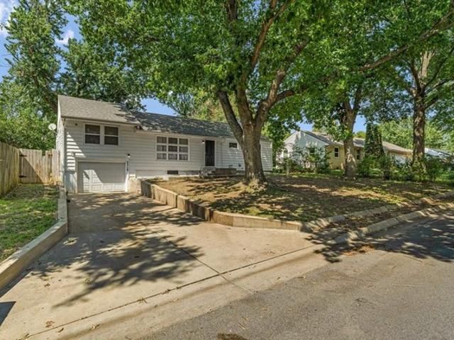 5718 SW 14th St, Topeka, KS 66604
