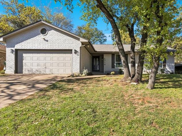 5719 Valley Ridge Ct, Arlington, TX 76017