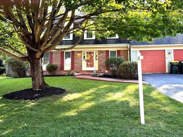 5710 Mackenzie St, Centreville, VA 20120