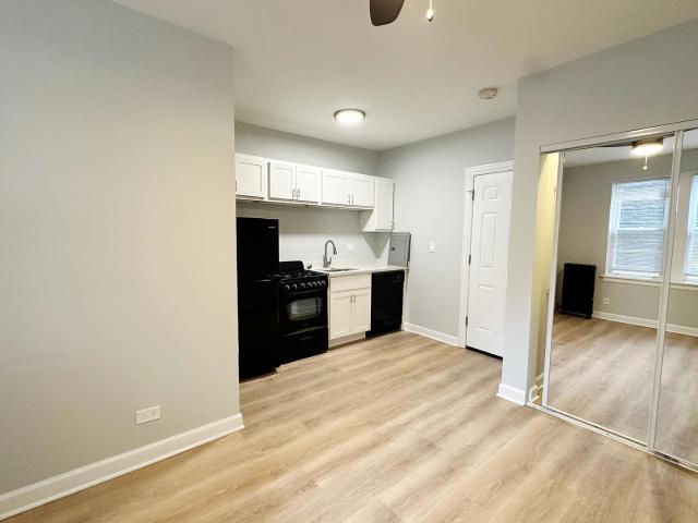 5710 N Winthrop Ave, Unit 113, Chicago, IL 60660 | MLS #12580 | Compass