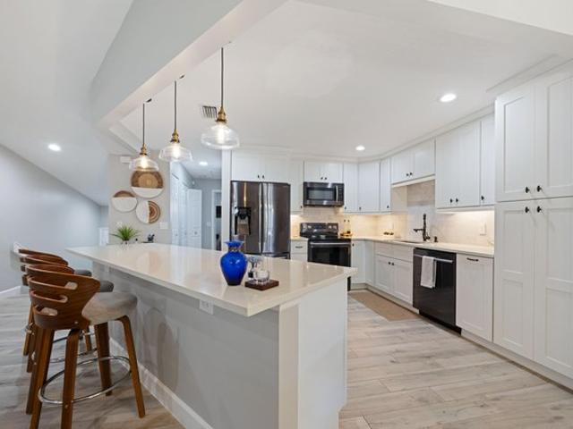 5710 Coach House Cir Apt F, Boca Raton, FL 33486
