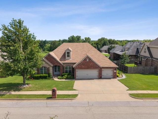 5711 Nottingham Pl, Bartlesville, OK 74006