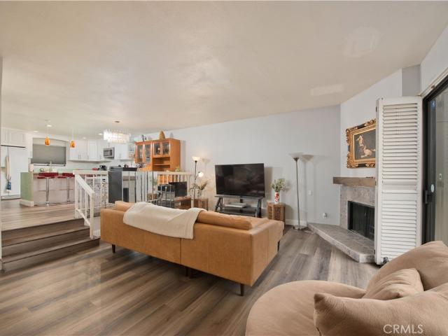 5711 Owensmouth Ave, Unit 107, Woodland Hills, CA 91367 | MLS #SR26031 | Compass