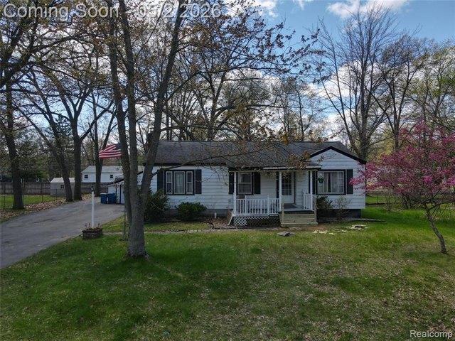 5711 Crescent Rd, Waterford Township, MI 48327