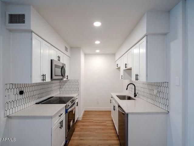 5712 N 68th Dr, Glendale, AZ 85303