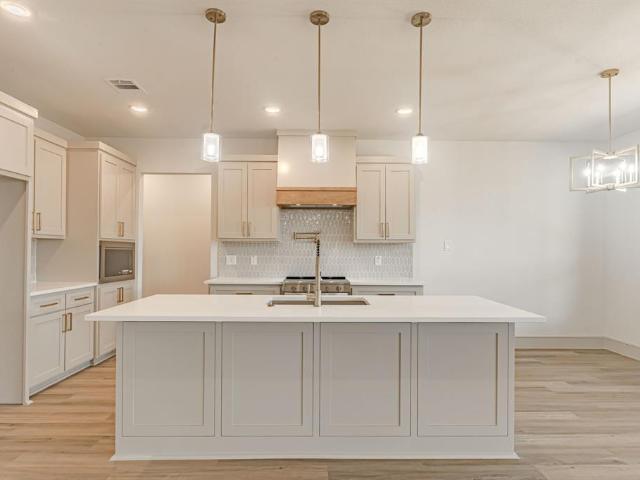 5712 Stonegate Circle