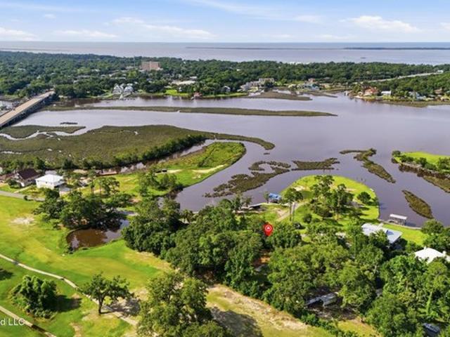 5712 Shore Dr, Ocean Springs, MS 39564