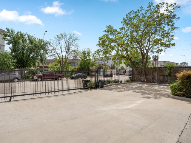 5712 Winsome Ln, Unit 5, Houston, TX 77057 | MLS #8612 | Compass