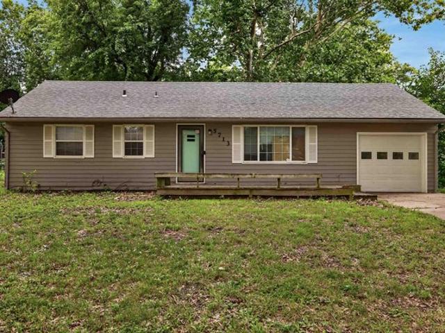 5713 SW 14th St, Topeka, KS 66604