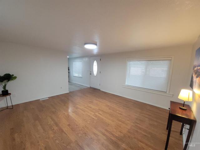571 Caldwell Blvd 9