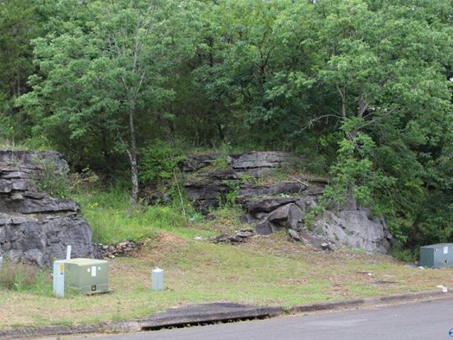 571 Farmingdale Rd SE, Huntsville, AL 35803