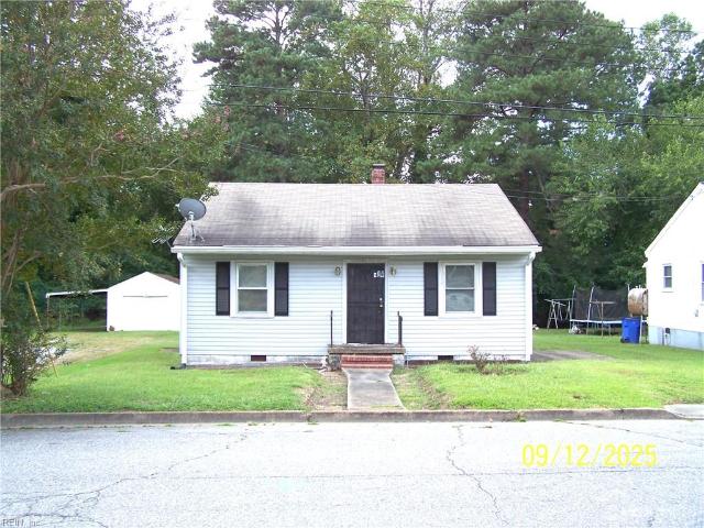 571 Laurel ST