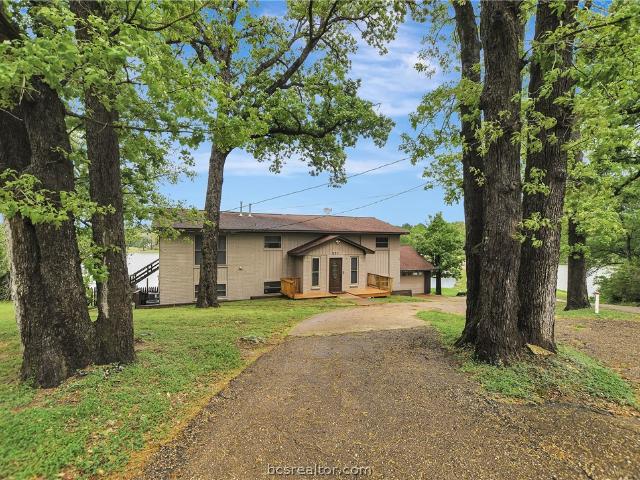 571 Lakeview Circle