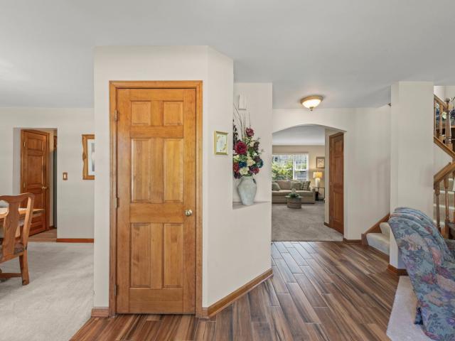571 Lakeview Drive