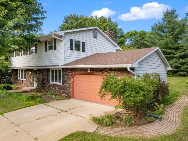 571 S Hillcrest Dr, Verona, WI 53593 | Compass