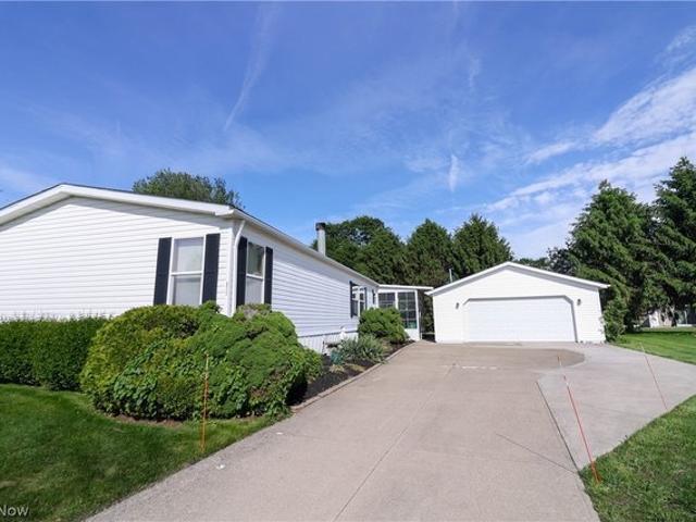 571 Sandtrap Cir, Painesville, OH 44077