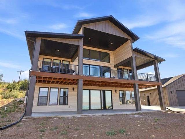 571 W Coopers Cir, Garden City, UT 84028