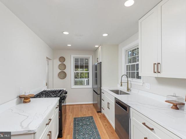 571 Woodbine Avenue