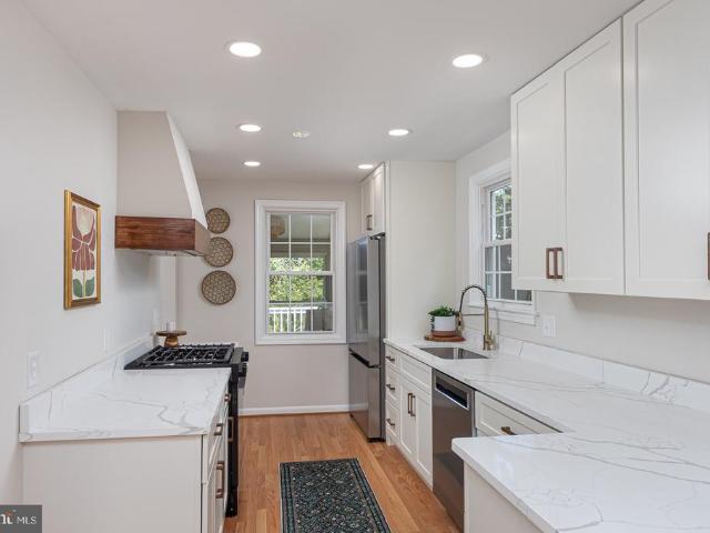 571 Woodbine Avenue