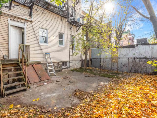 571 West Side Ave