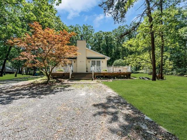 571 Whitecomb Ave, Jackson, NJ 08527