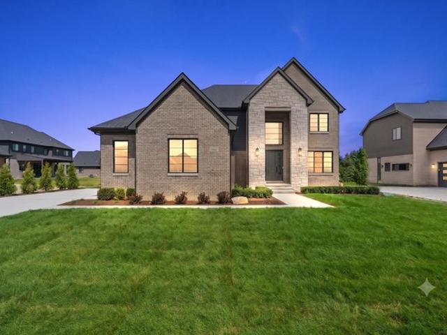 57242 Veridian Blvd, Washington Township, MI 48094