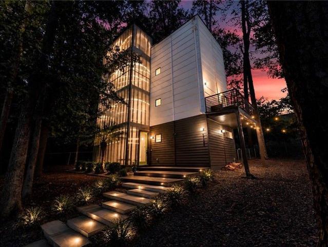 5724 Kayron Dr, Atlanta, GA 30328
