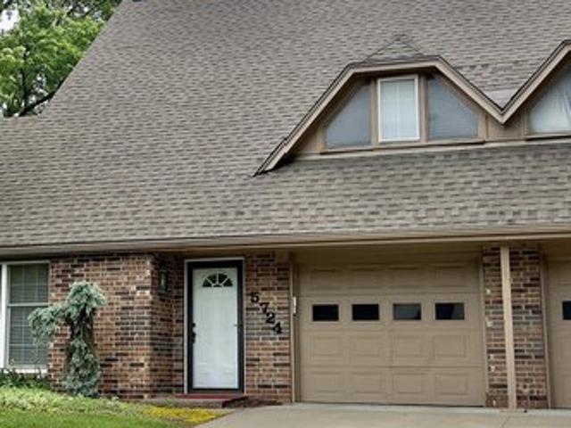 5724 SW Foxcroft Cir N, Topeka, KS 66614