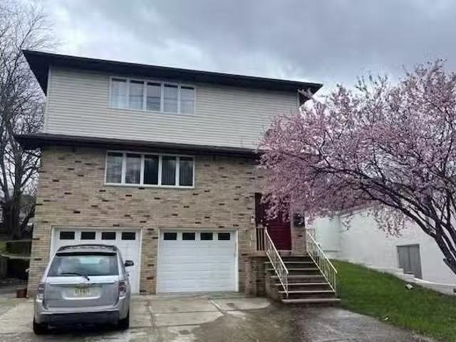 57251524 150 Gaston Ave
