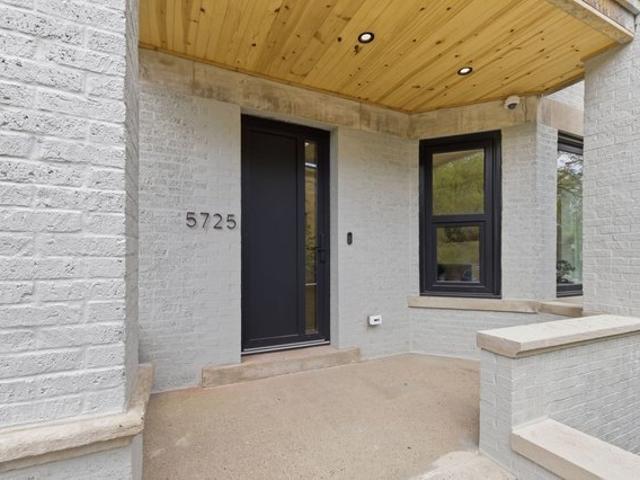 5725 N Ridge Ave, Chicago, IL 60660