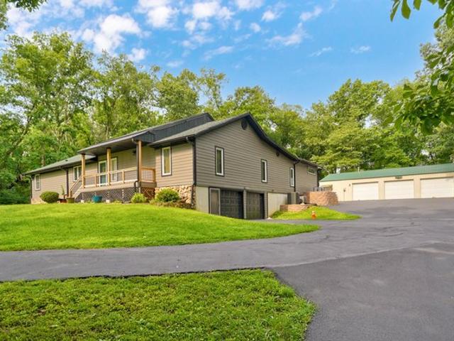 5725 S Farm Road 131, Brookline, MO 65619