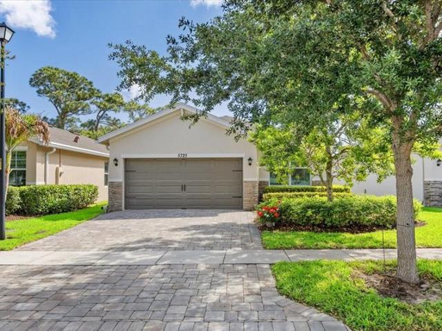 5725 SE Kawana Trl, Hobe Sound, FL 33455