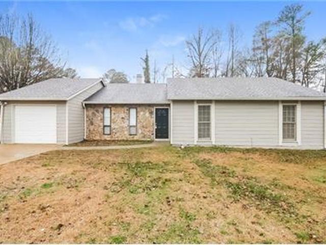 5725 Twain Dr, Ellenwood, GA 30294
