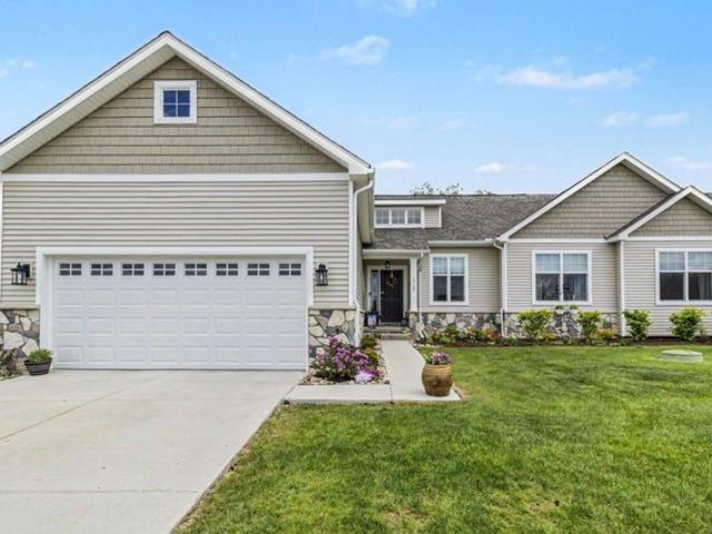 5725 Trail Side Ln, Whitmore Lake, MI 48189