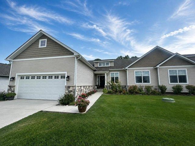 5725 Trail Side Ln, Whitmore Lake, MI 48189