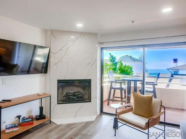 5726 La Jolla Blvd # 201