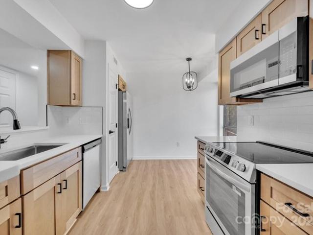 5727 Dockside Dr, Charlotte, NC 28227