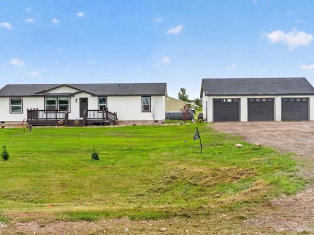 5727 Freedom Ln, Williston, ND 58801