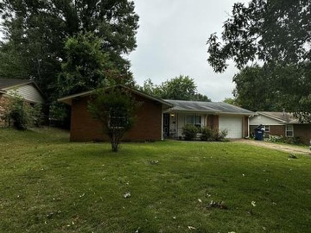 5727 Iroquois Dr, Horn Lake, MS 38637